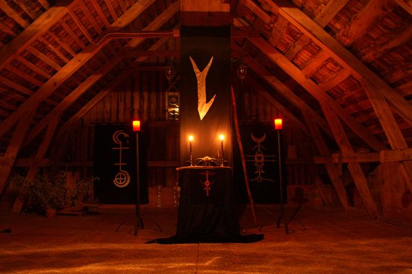 Dragon Rouge – Ordo Draconis et Atri Adamantis – Curious Christian